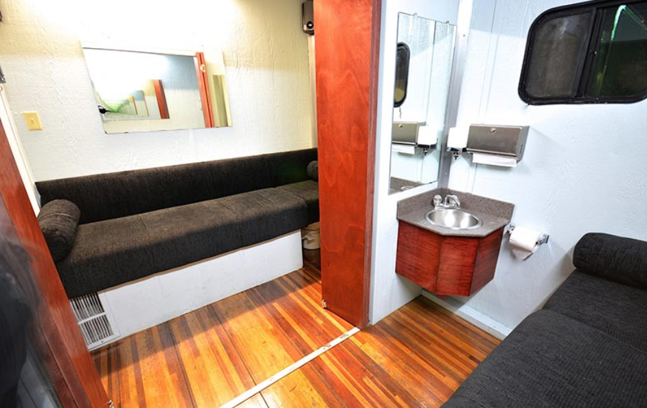 8-Unit Bathroom (8DR) | Quixote