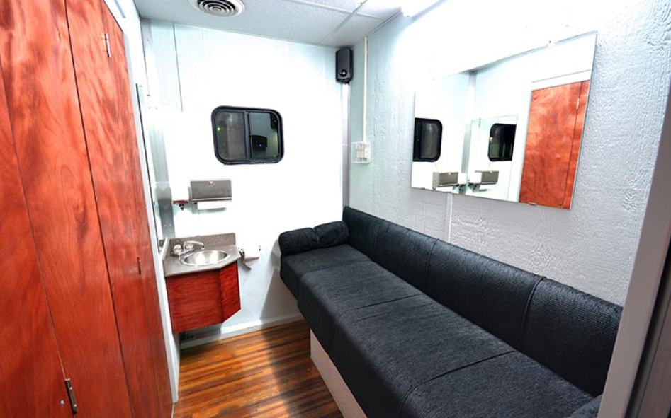 8-Unit Bathroom (8DR) | Quixote